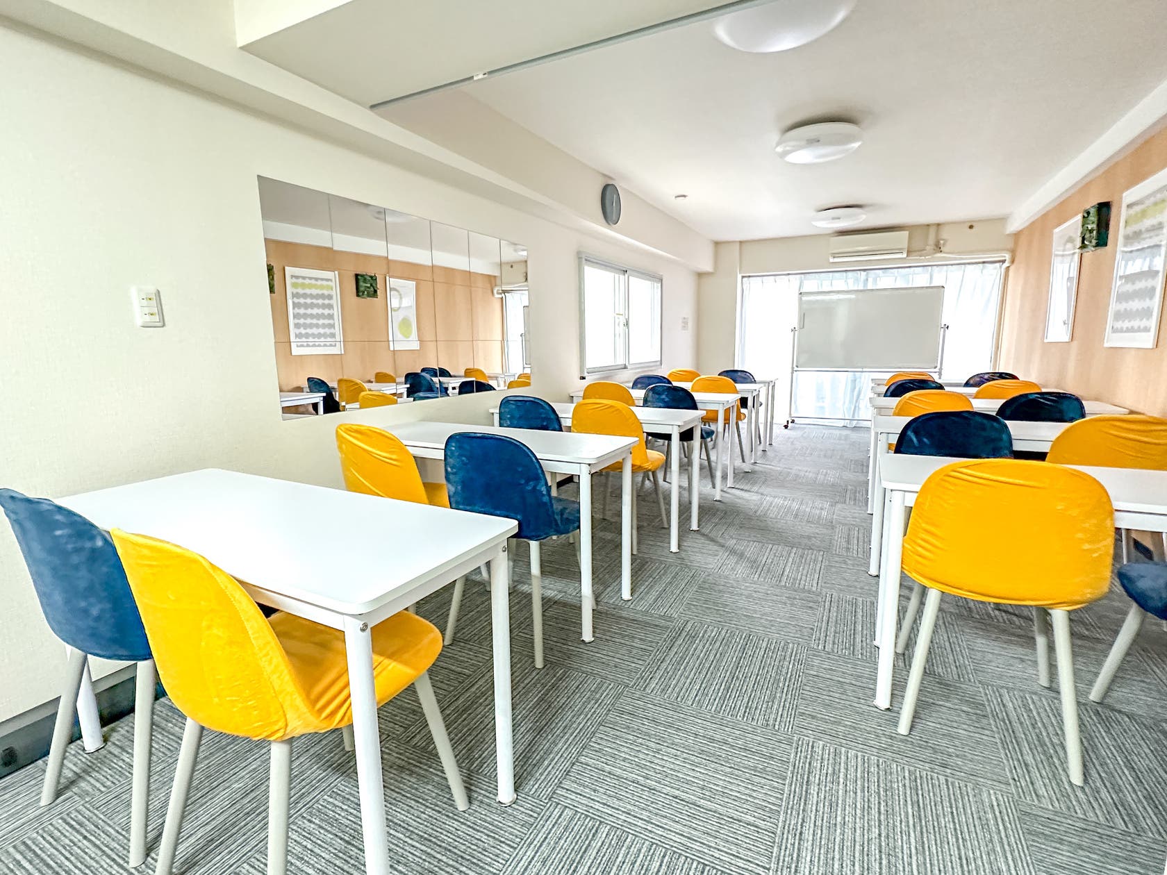 【九段下駅徒歩3分！30名利用可！】プロジェクター・WiFi・ホワイトボード・冷蔵庫完備！ふれあい貸し会議室 九段下B-804の写真5