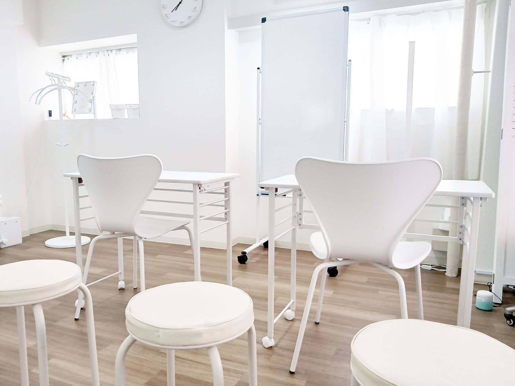 マッサージベッド2台｜メイク・サロン講習・練習・同時施術・マッサージ・パーソナルカラー診断の写真12