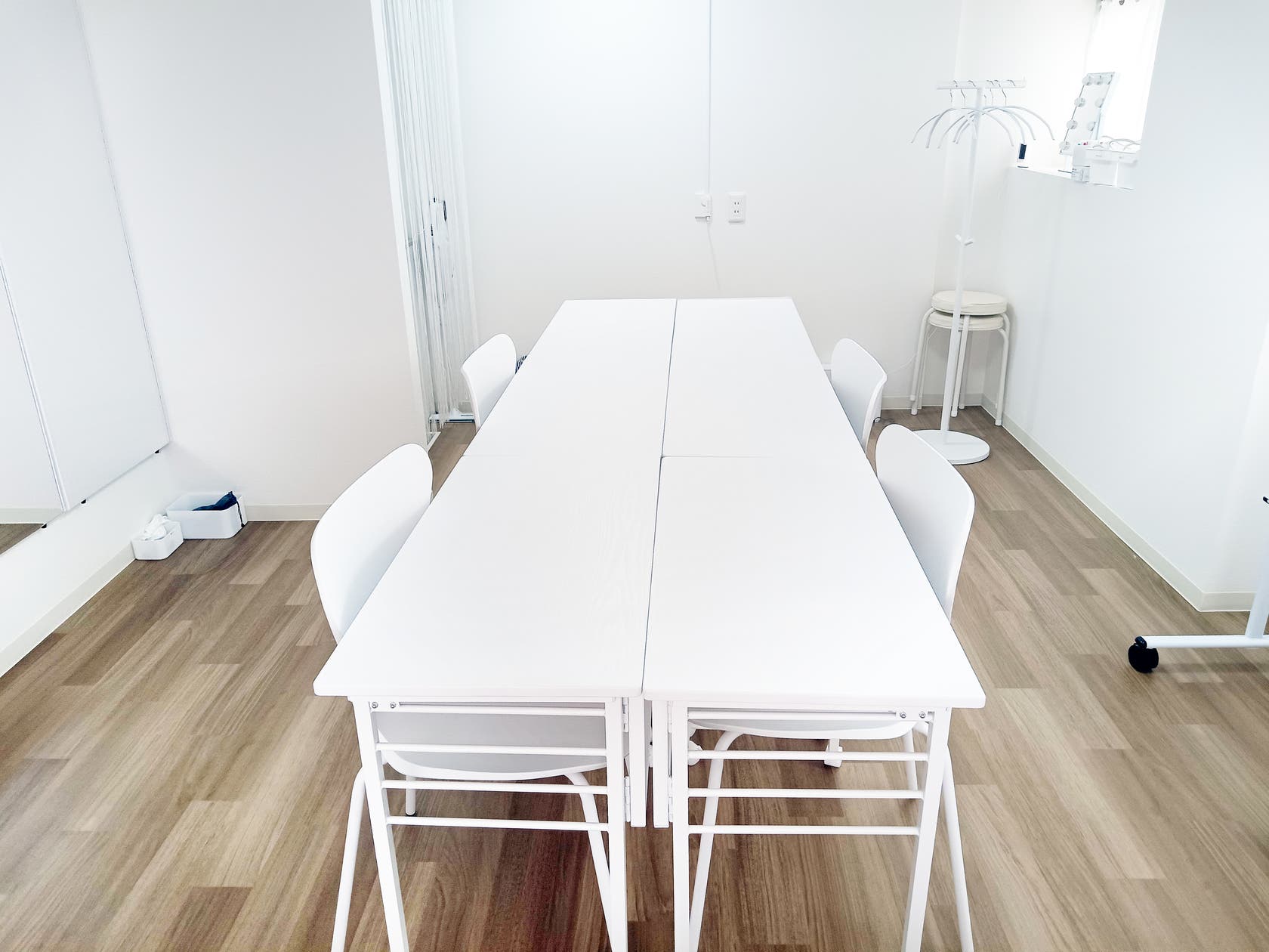 マッサージベッド2台｜メイク・サロン講習・練習・同時施術・マッサージ・パーソナルカラー診断の写真4