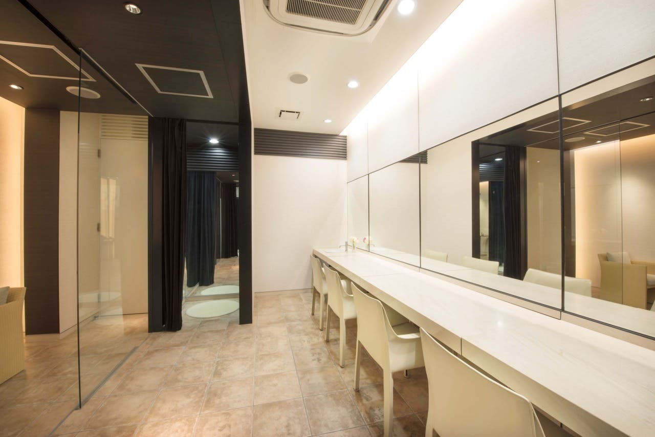 12- 2 メイクルーム（4名様用）の画像1