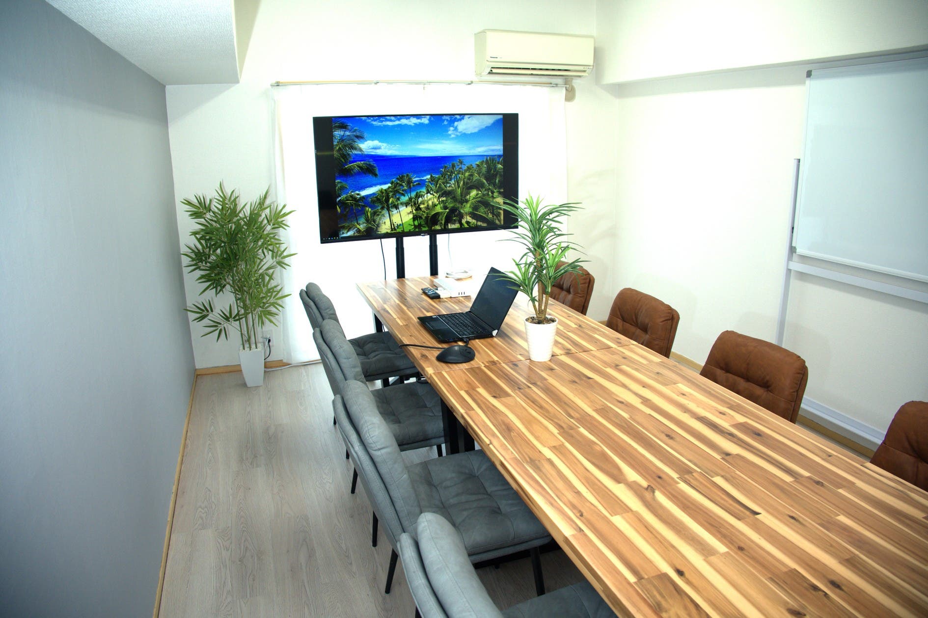 博多駅より徒歩1分！/当日予約10%割引/高速光Wi-Fi/モニター/ホワイトボード/リングライト等の写真5