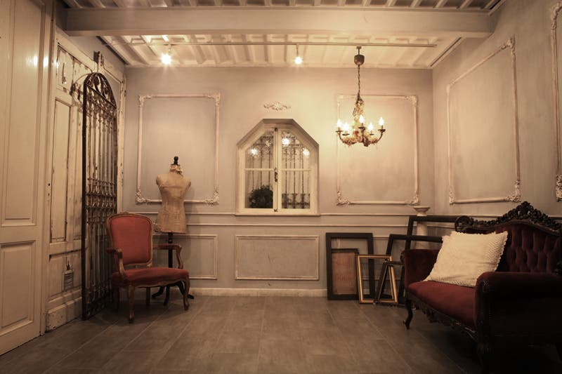 【スタジオトルテ】京都地下鉄 醍醐駅から徒歩6分のアンティークスタイルなレンタルフォトスタジオの写真1