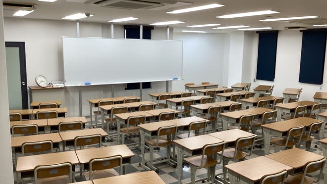 <英進館薬院本校レンタルスペース別館5階>60名収容💺セミナー/ワークショップ/会議/ボードゲームの写真1