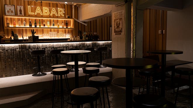 なんば駅から徒歩5分のミュージックバーの写真3