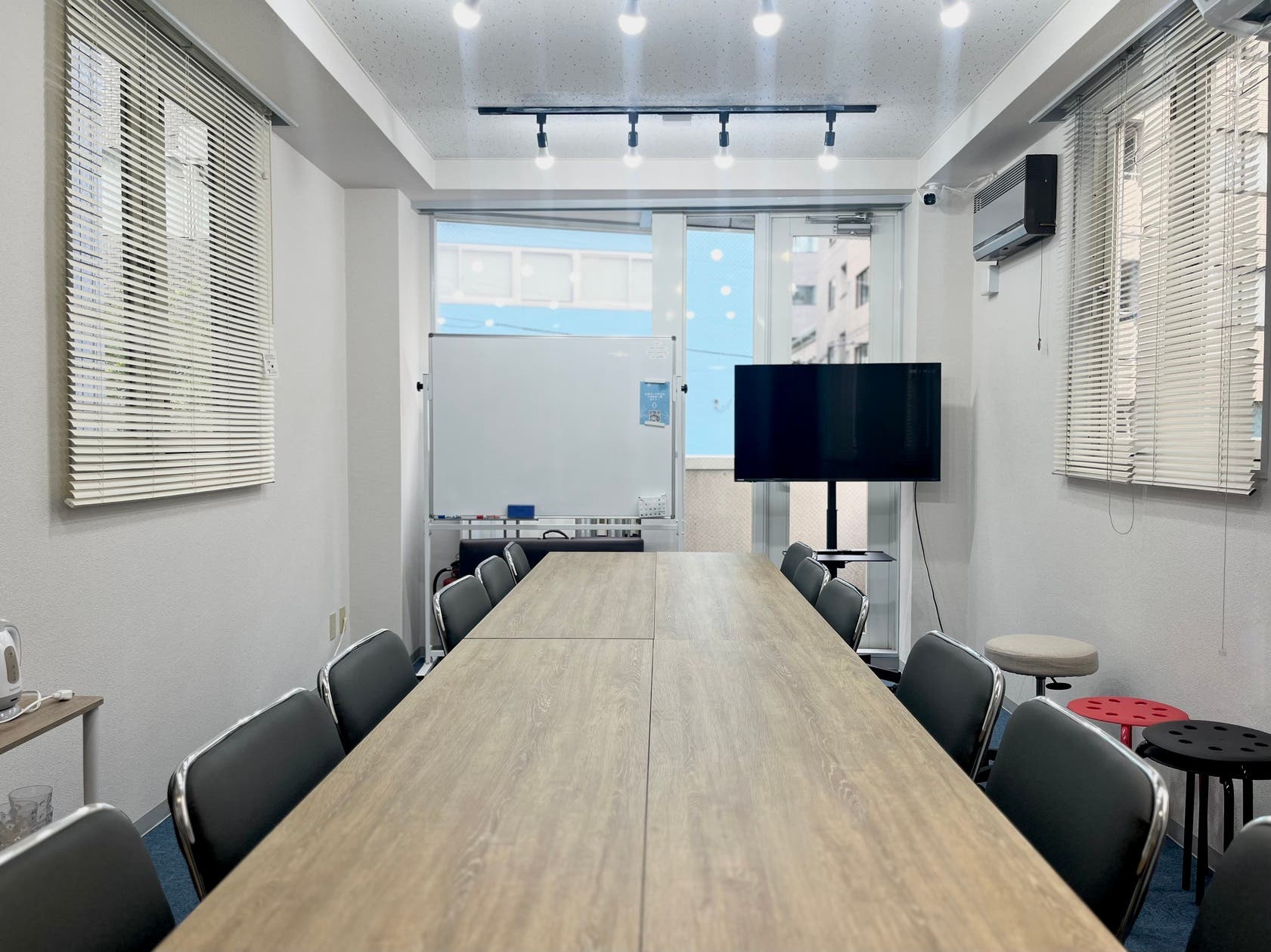 プロジェクター導入🎥東京メトロ水天宮前駅１a出口より２分！T-CATすぐ！会議・教室・撮影・ボードゲーム・交流会などに！の写真7