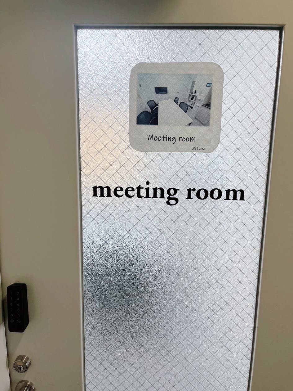 ☆完全個室☆ミーティングルーム☆下北沢駅徒歩３分/冷暖房エアコン完備/5G高速Wi-Fi/32型モニター/ウォーターサーバーの写真9