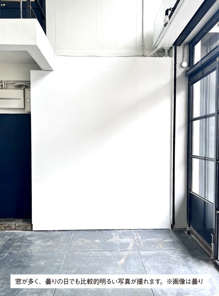 吹抜けのインダストリアルな倉庫型スタジオ。駐車車あり！ ２Fはモルタル床と白壁。の写真4