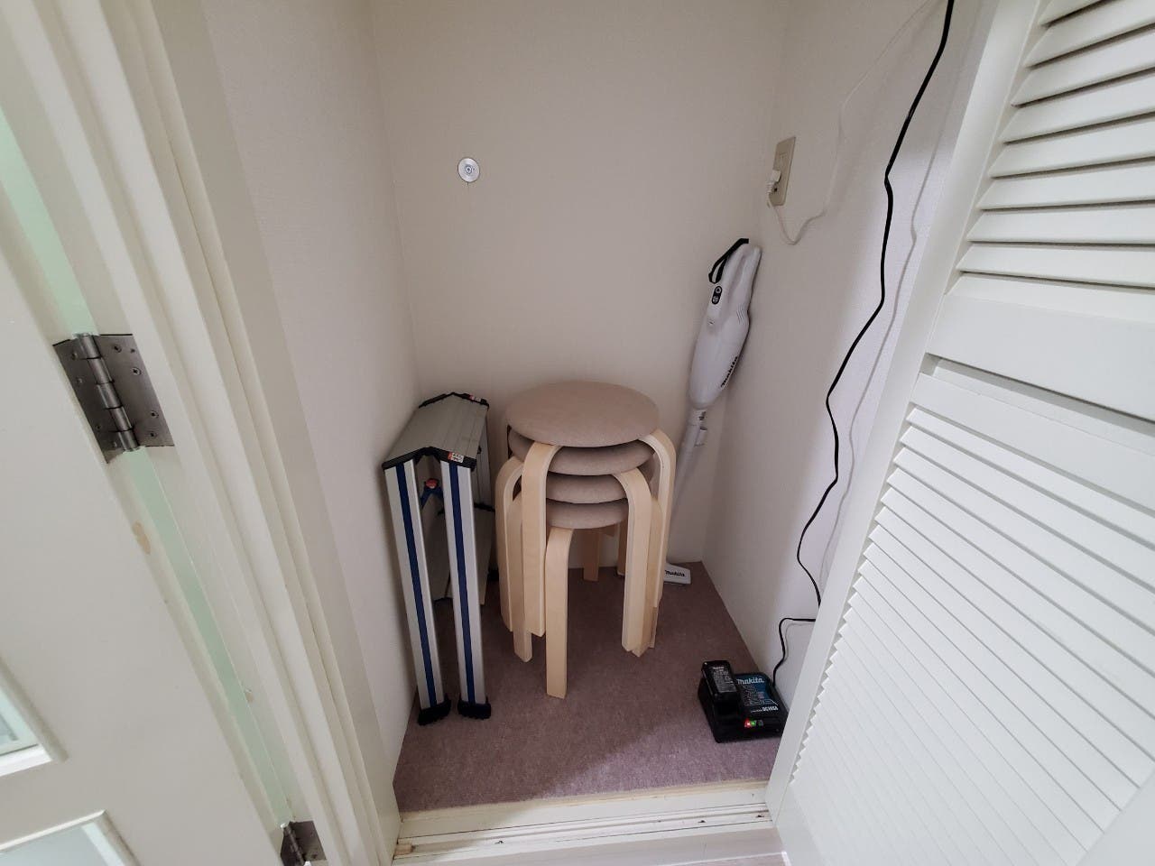 昇降式電動リクライニングベッド・ホワイトボード・タオル完備！ネイル施術もできるシェアサロンの写真4