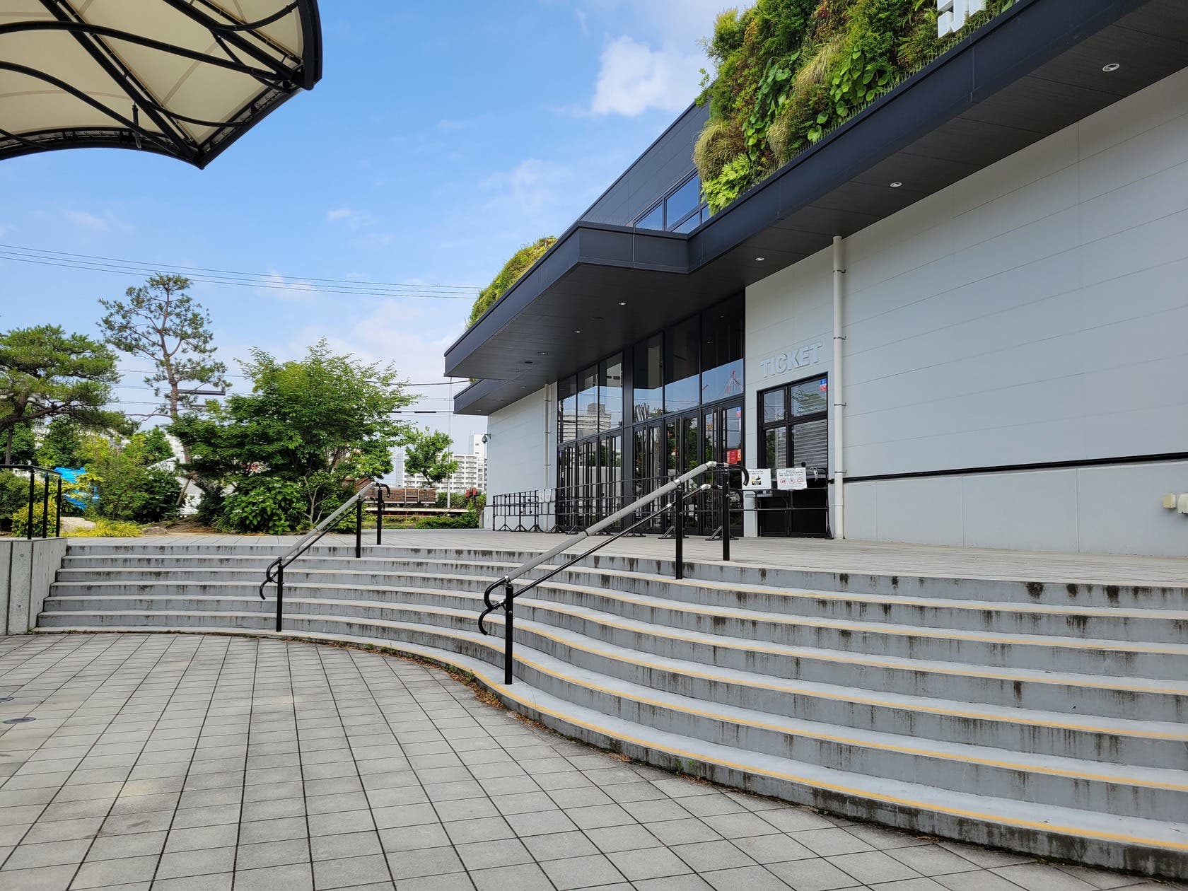 【最寄り駅から徒歩5分】クールジャパンパーク大阪大ホール・中ホールの間にある中庭。の写真13