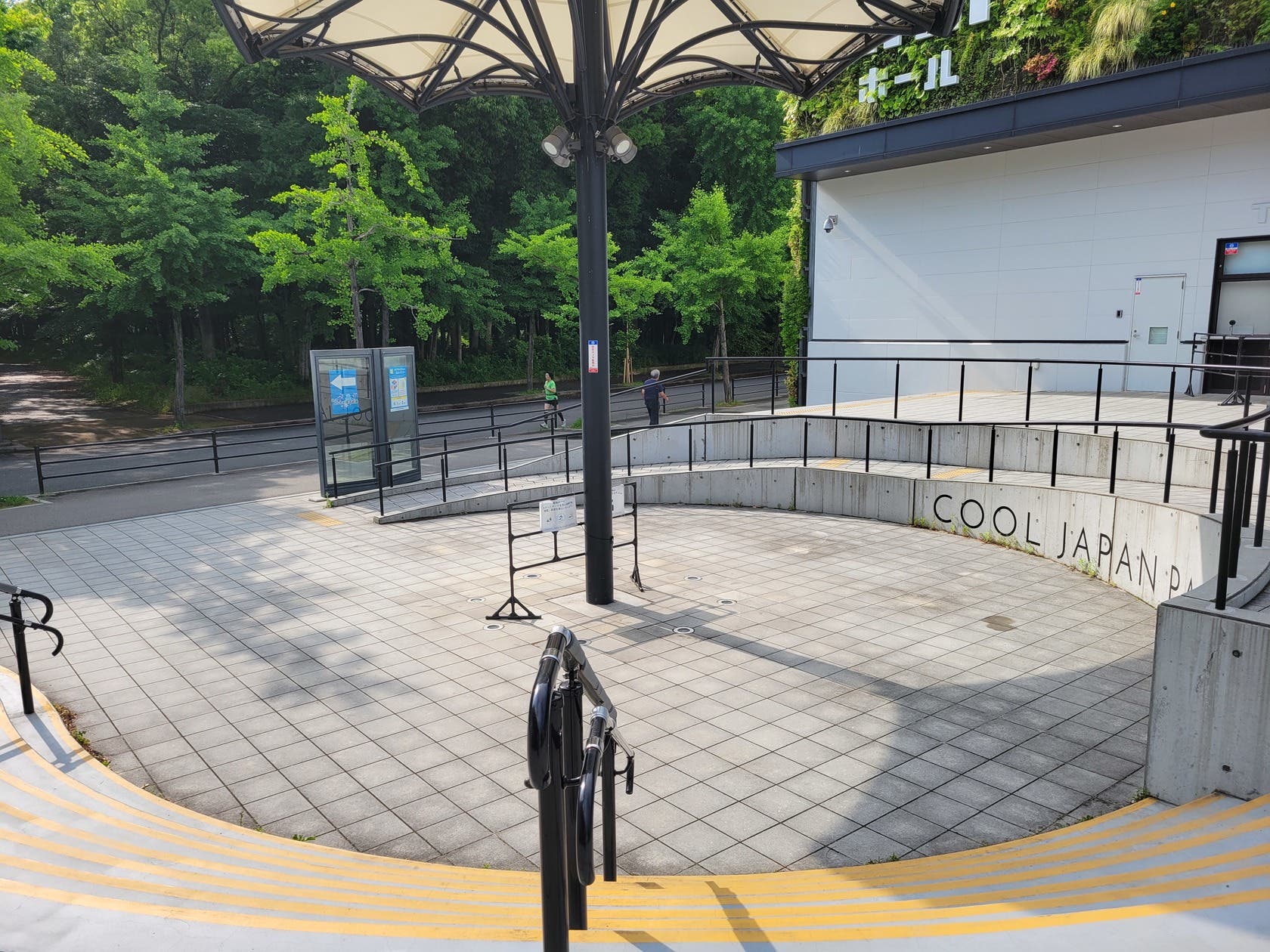 【最寄り駅から徒歩5分】クールジャパンパーク大阪大ホール・中ホールの間にある中庭。の写真19