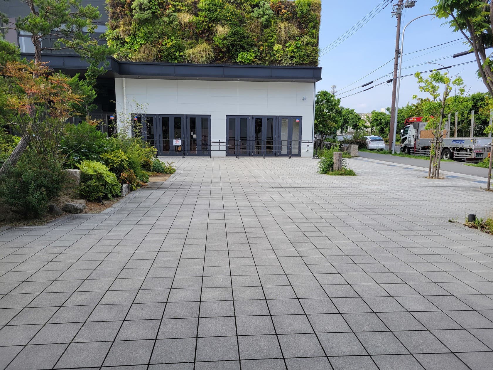 【最寄り駅から徒歩5分】クールジャパンパーク大阪大ホール・中ホールの間にある中庭。の写真23