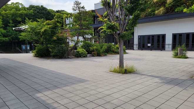 【最寄り駅から徒歩5分】クールジャパンパーク大阪大ホール・中ホールの間にある中庭。の写真24