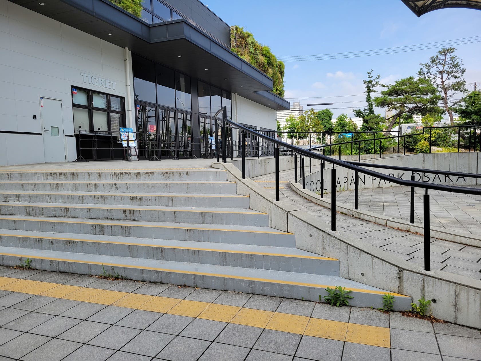 【最寄り駅から徒歩5分】クールジャパンパーク大阪大ホール・中ホールの間にある中庭。の写真16