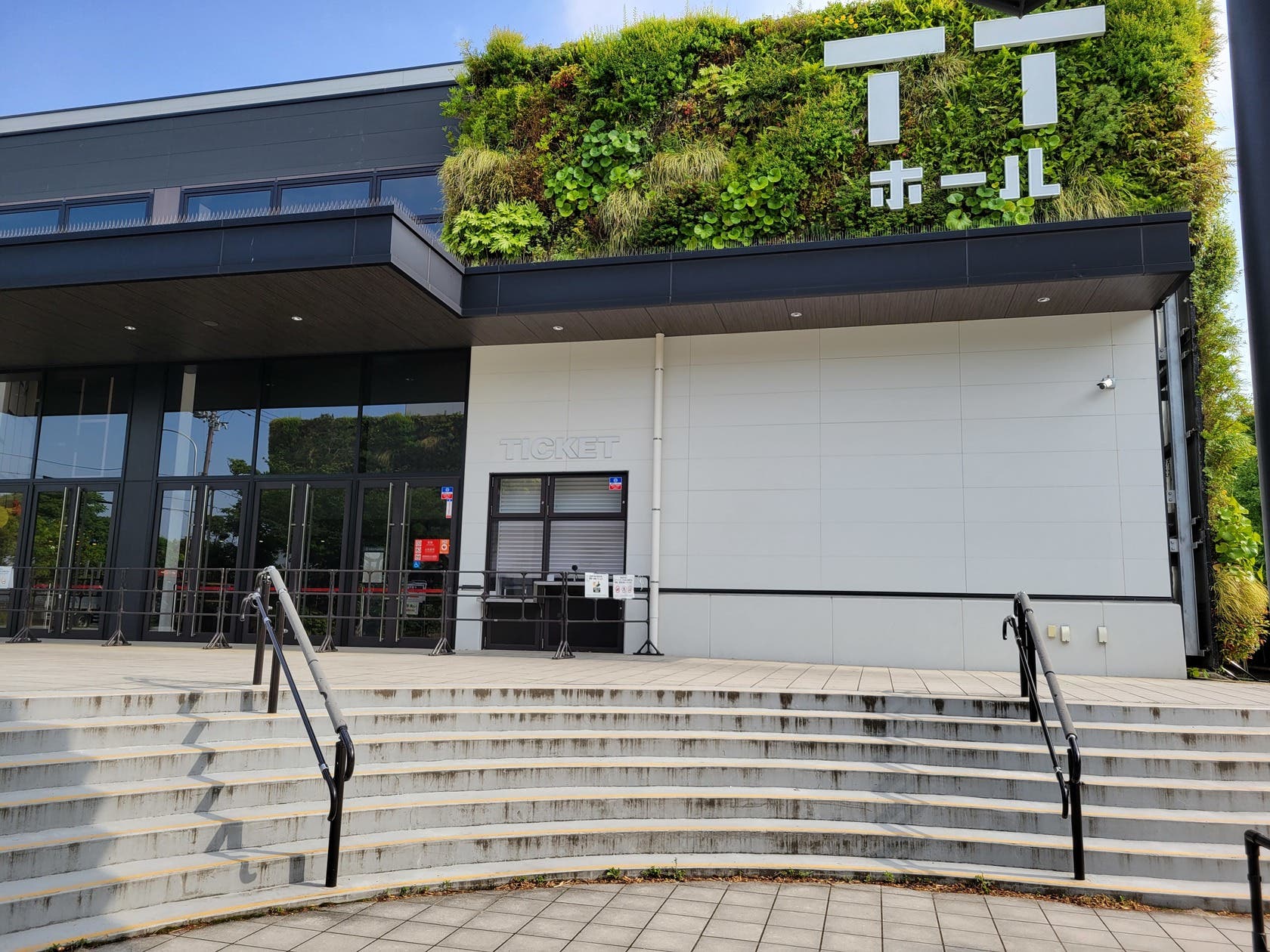 【最寄り駅から徒歩5分】クールジャパンパーク大阪大ホール・中ホールの間にある中庭。の写真14