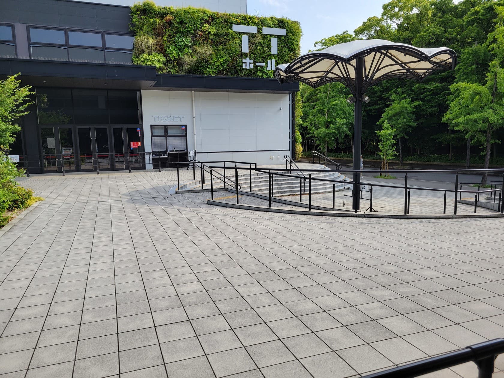 【最寄り駅から徒歩5分】クールジャパンパーク大阪大ホール・中ホールの間にある中庭。の写真18