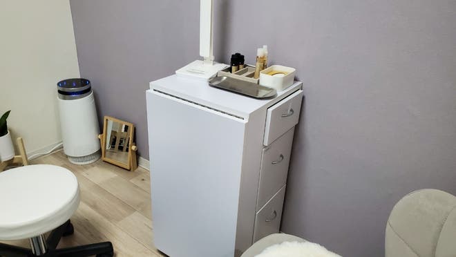 昇降式電動リクライニングベッド・ホワイトボード・タオル完備!ネイル施術もできるシェアサロンの写真19