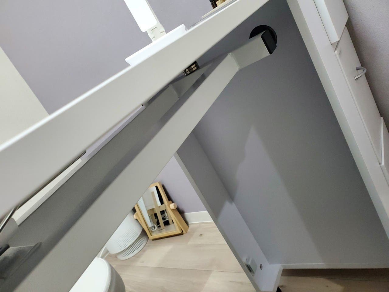 昇降式電動リクライニングベッド・ホワイトボード・タオル完備！ネイル施術もできるシェアサロンの写真20