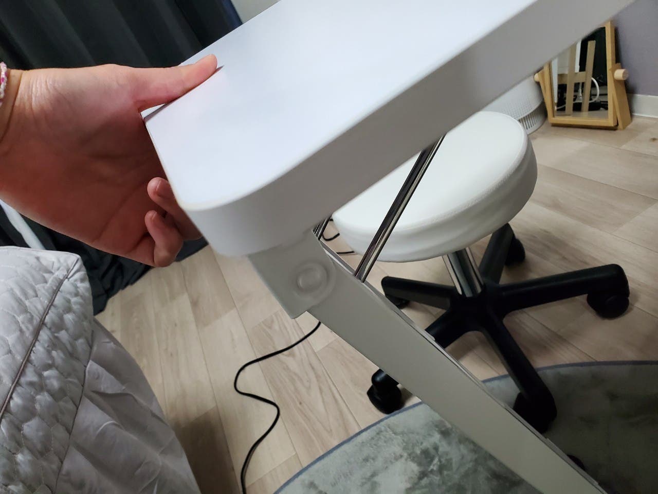 昇降式電動リクライニングベッド・ホワイトボード・タオル完備！ネイル施術もできるシェアサロンの写真21