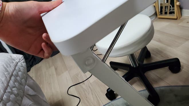 昇降式電動リクライニングベッド・ホワイトボード・タオル完備!ネイル施術もできるシェアサロンの写真21