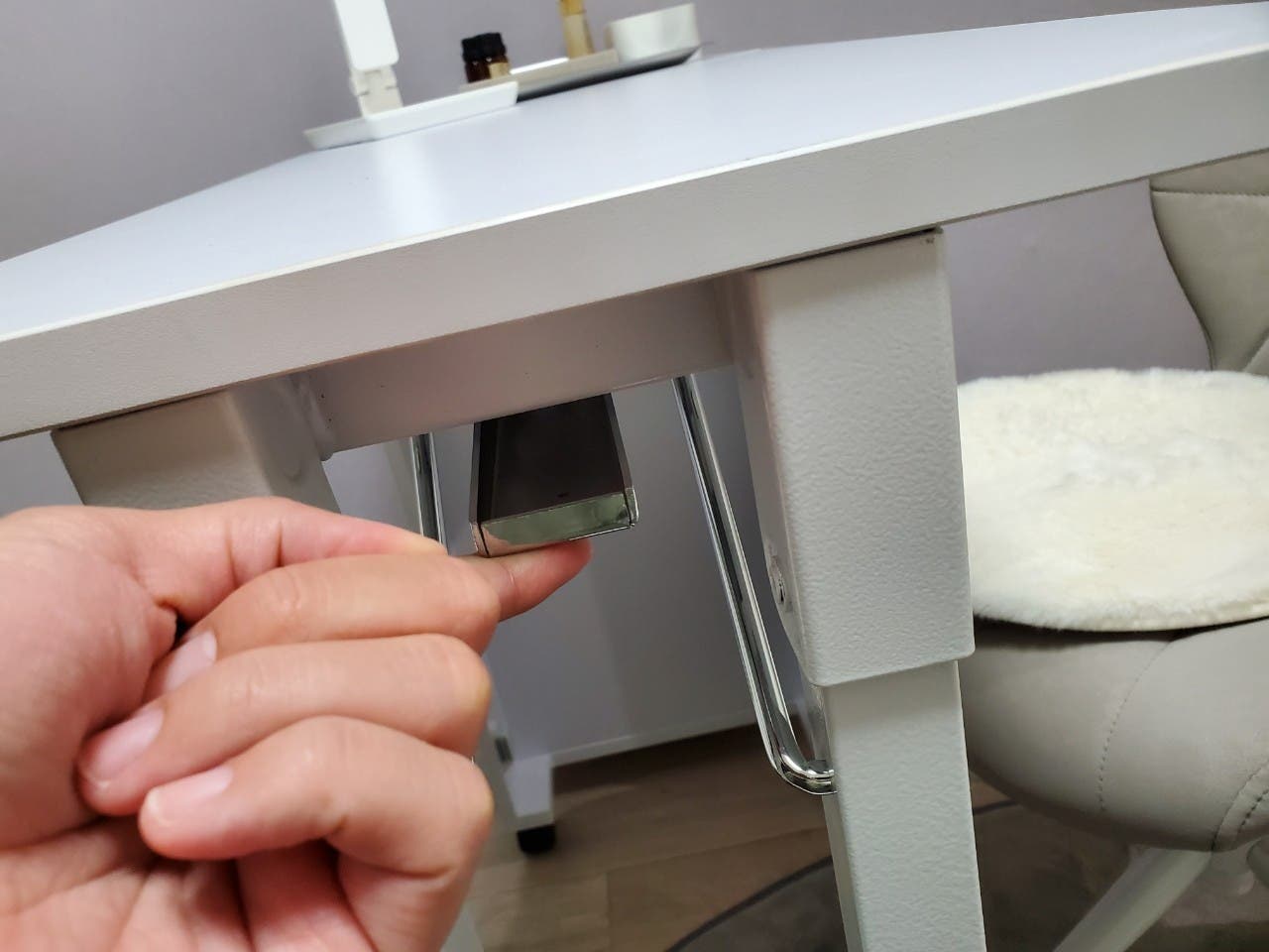 昇降式電動リクライニングベッド・ホワイトボード・タオル完備！ネイル施術もできるシェアサロンの写真22