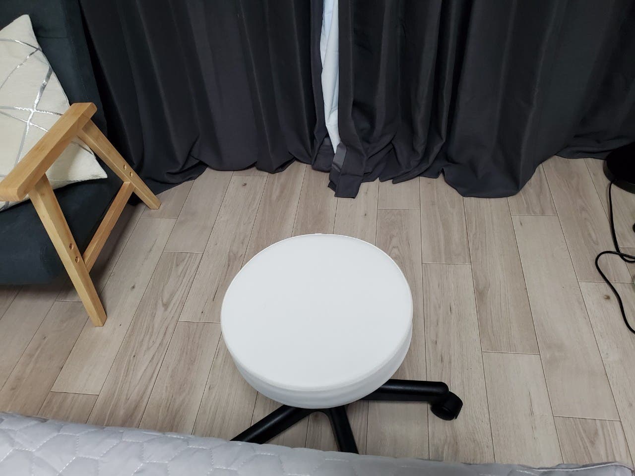 昇降式電動リクライニングベッド・ホワイトボード・タオル完備！ネイル施術もできるシェアサロンの写真29