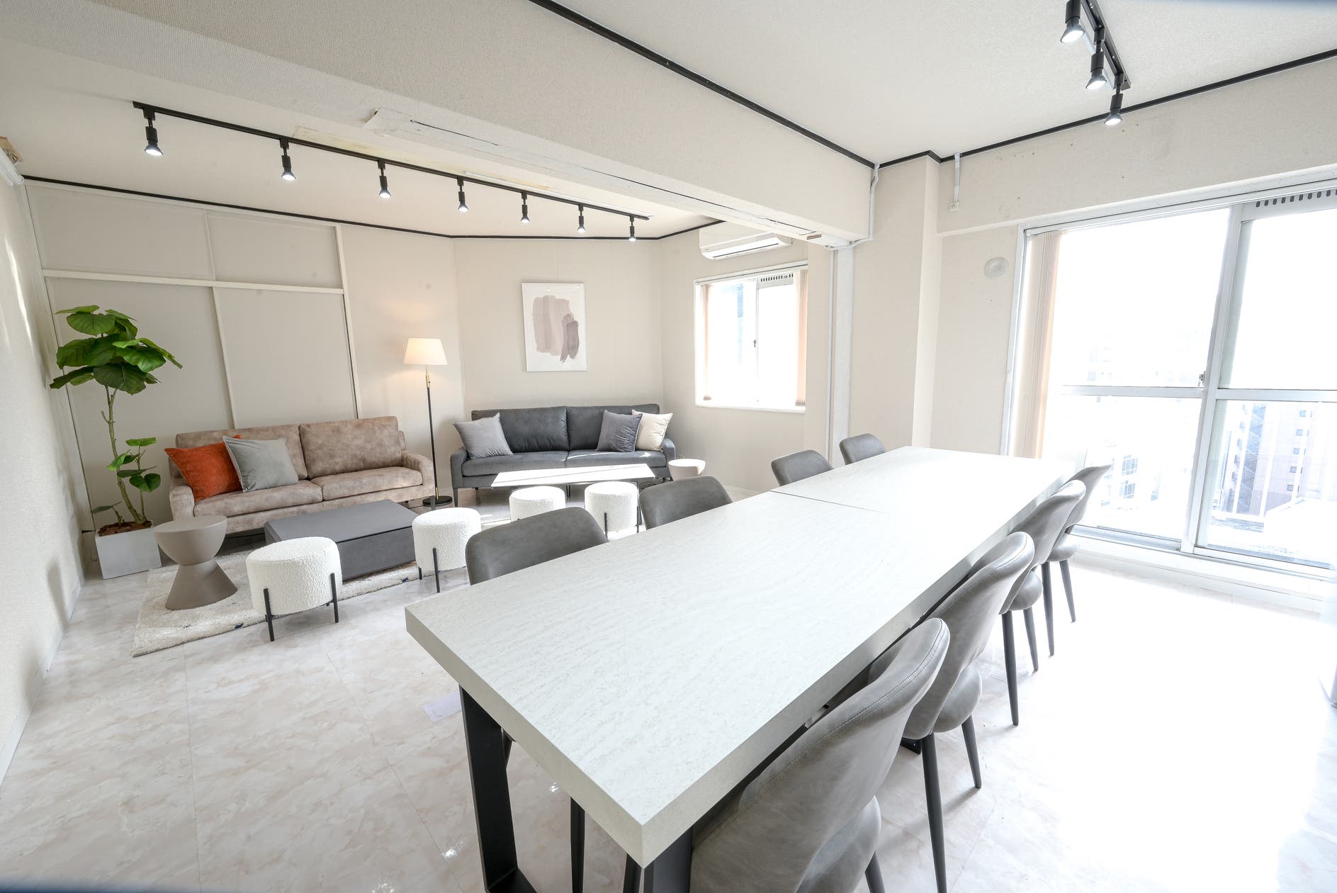 【ブライト名古屋】《名古屋駅3分🚃》最大20名🎉100㌅巨大スクリーン/🆗飲食🆗/懇親会/パーティ/💻ビジネスに最適💻の写真5