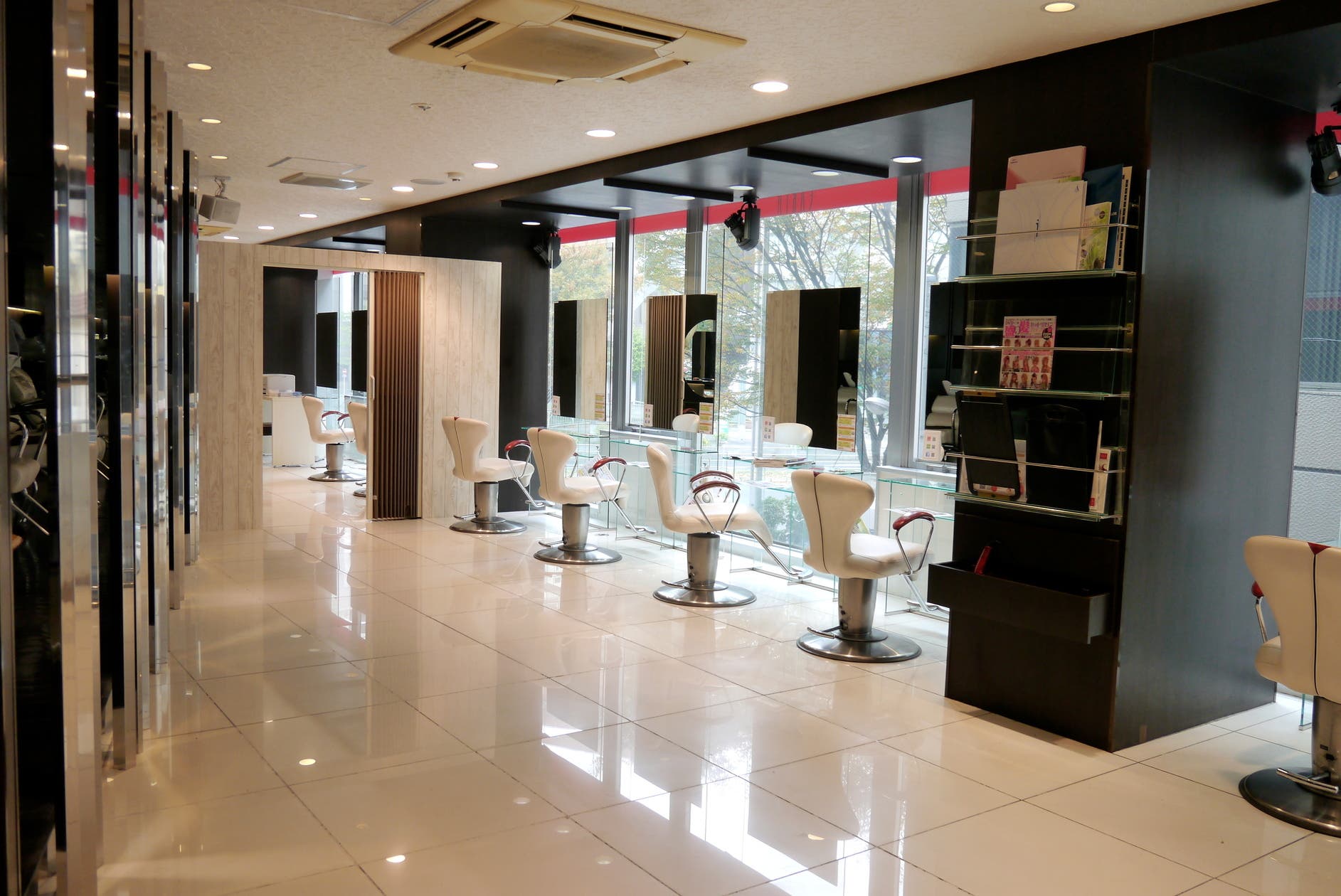 【EARTH 千葉店】カットオープン席★大型サロンに併設されたレンタルサロン✂︎フリーランス/個人練習/美容業に最適♪の写真4