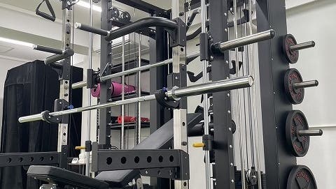 駅チカ!完全個室レンタルジム !パーソナルトレーニング・ピラティス・ヨガ等も可能な広々56㎡!の写真2