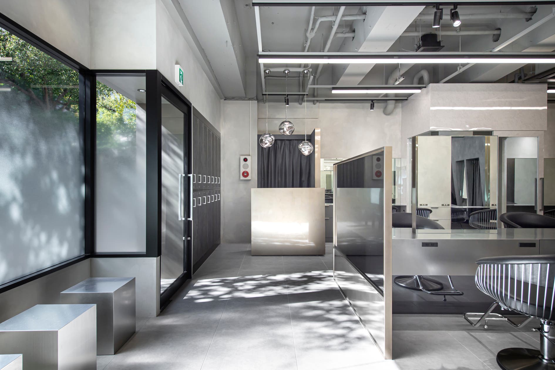 【EARTH 鶴見店】カットオープン席★大型サロンに併設されたレンタルサロン✂︎フリーランス/個人練習/美容業に最適♪の写真15