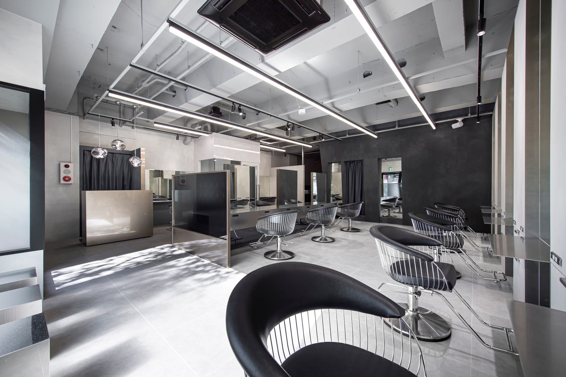 【EARTH 鶴見店】カットオープン席★大型サロンに併設されたレンタルサロン✂︎フリーランス/個人練習/美容業に最適♪の写真6