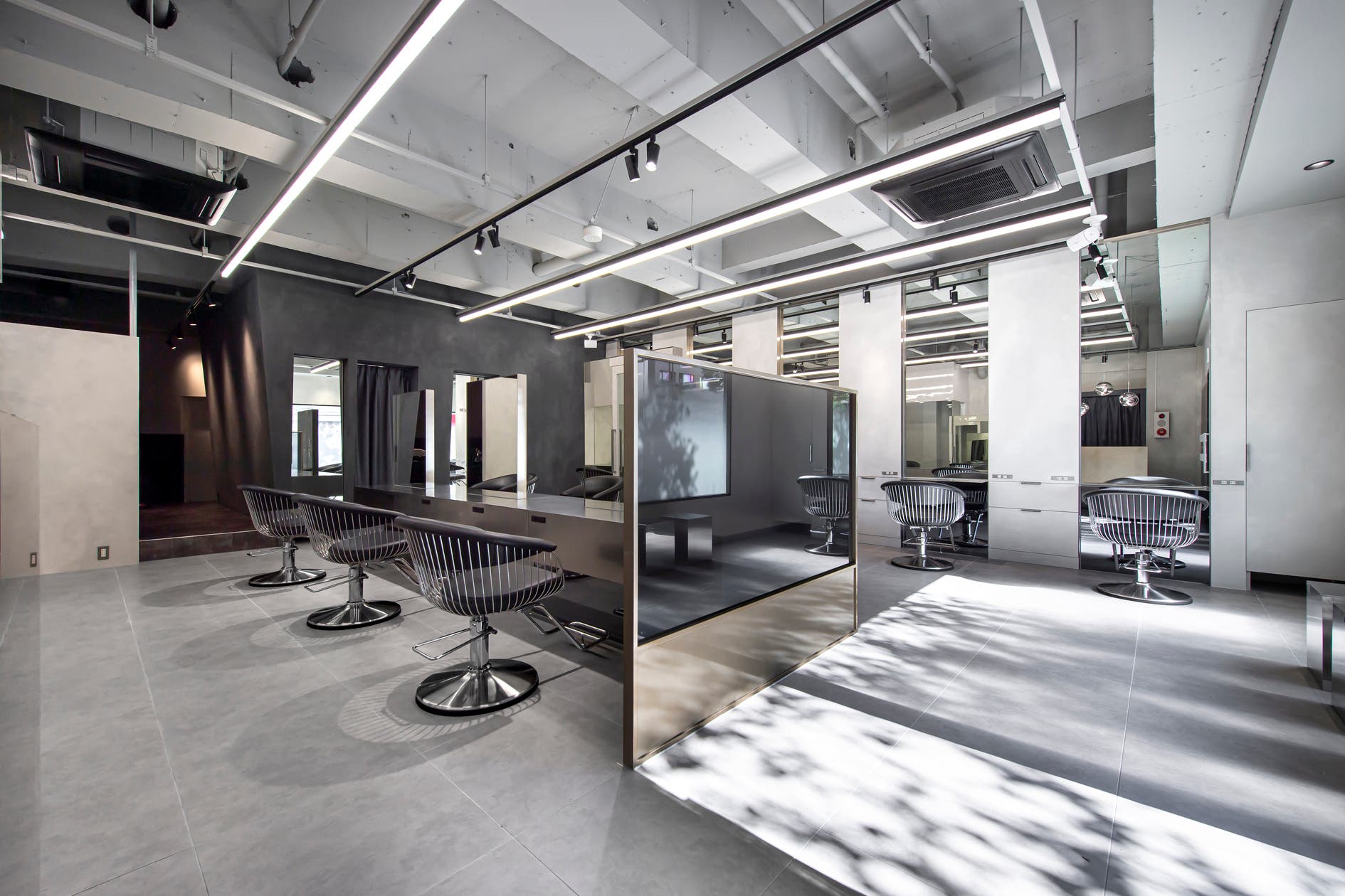 【EARTH 鶴見店】カットオープン席★大型サロンに併設されたレンタルサロン✂︎フリーランス/個人練習/美容業に最適♪の写真12