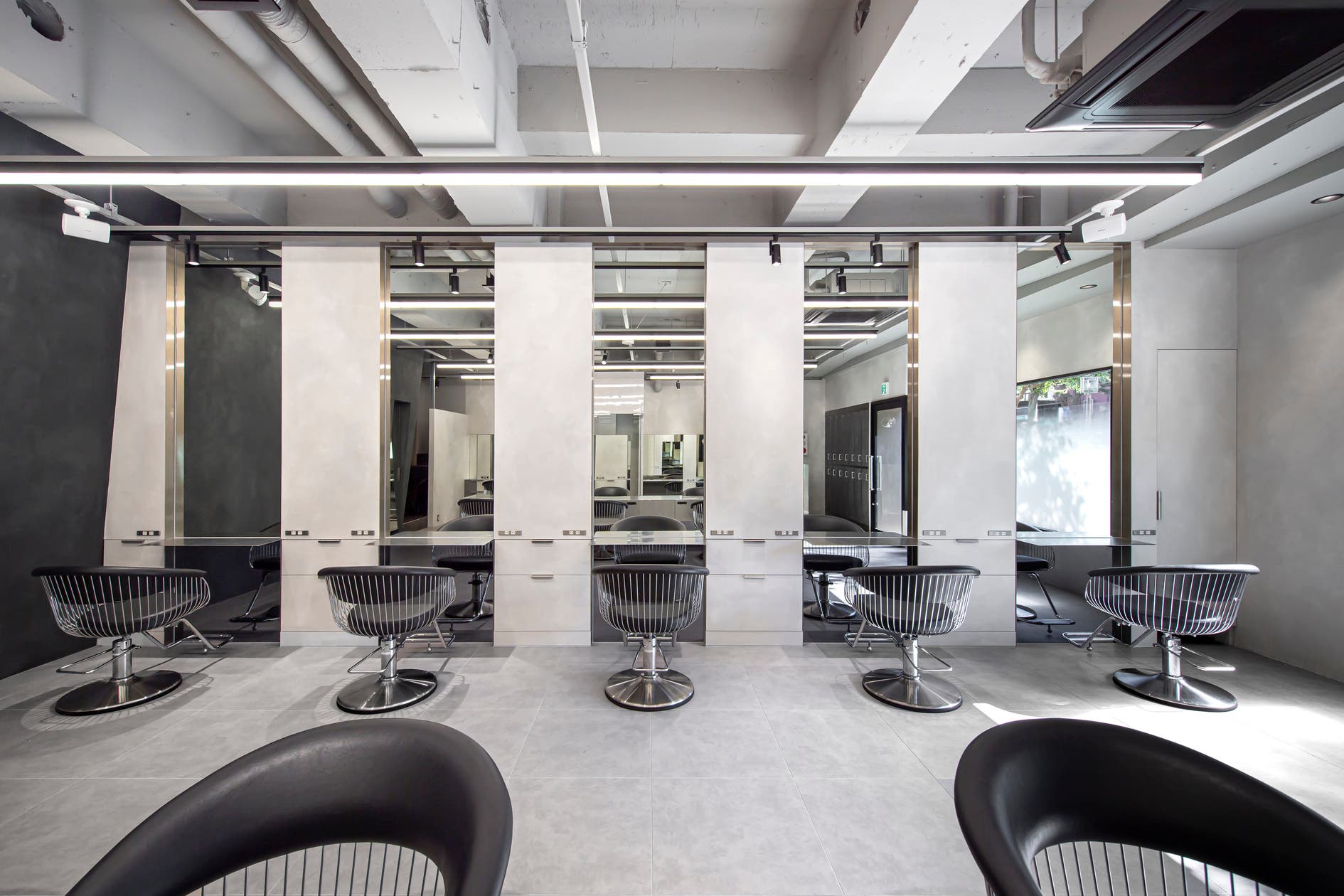 【EARTH 鶴見店】カットオープン席★大型サロンに併設されたレンタルサロン✂︎フリーランス/個人練習/美容業に最適♪の写真13