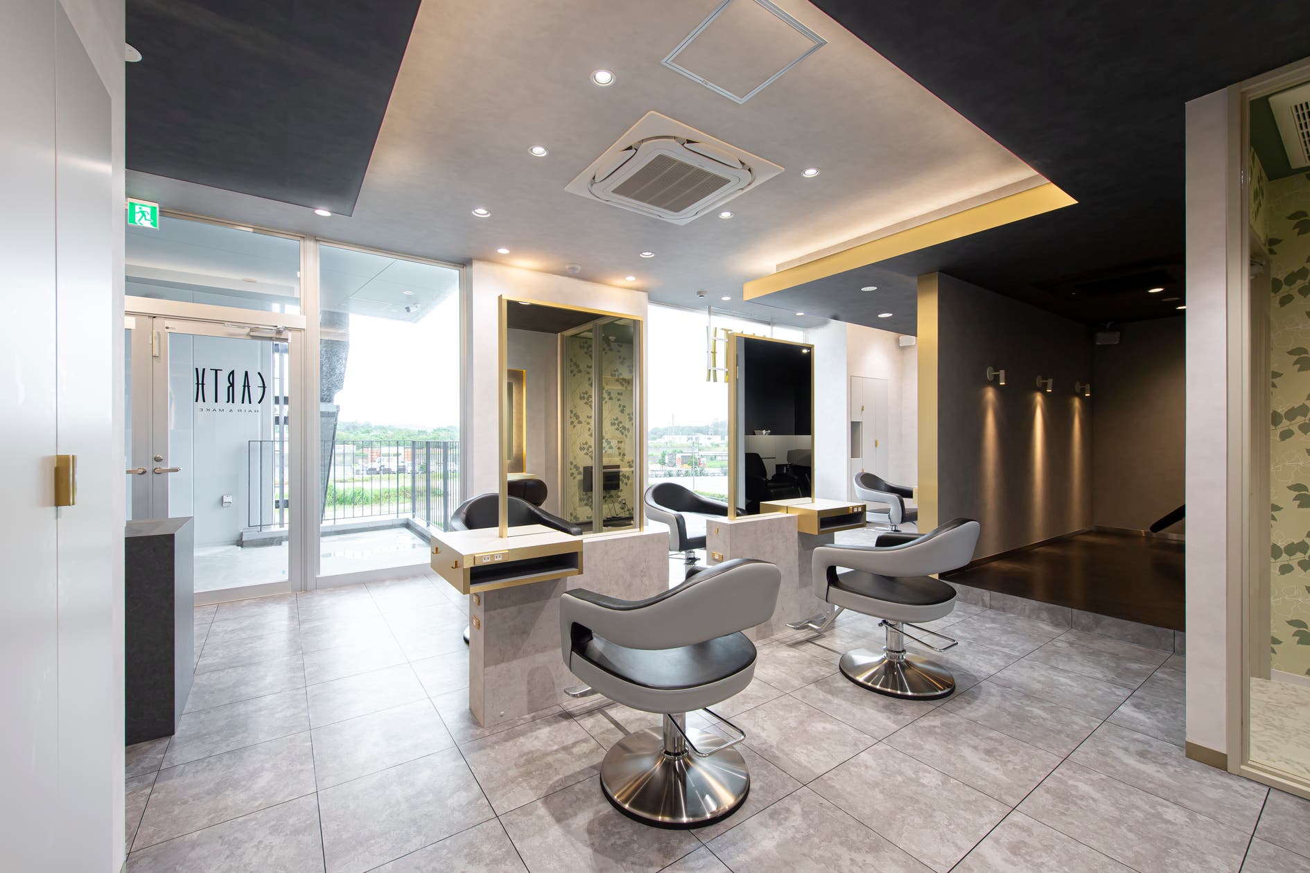 【EARTH 読谷店】カットオープン席★大型サロンに併設されたレンタルサロン✂︎フリーランス/個人練習/美容業に最適♪の写真12