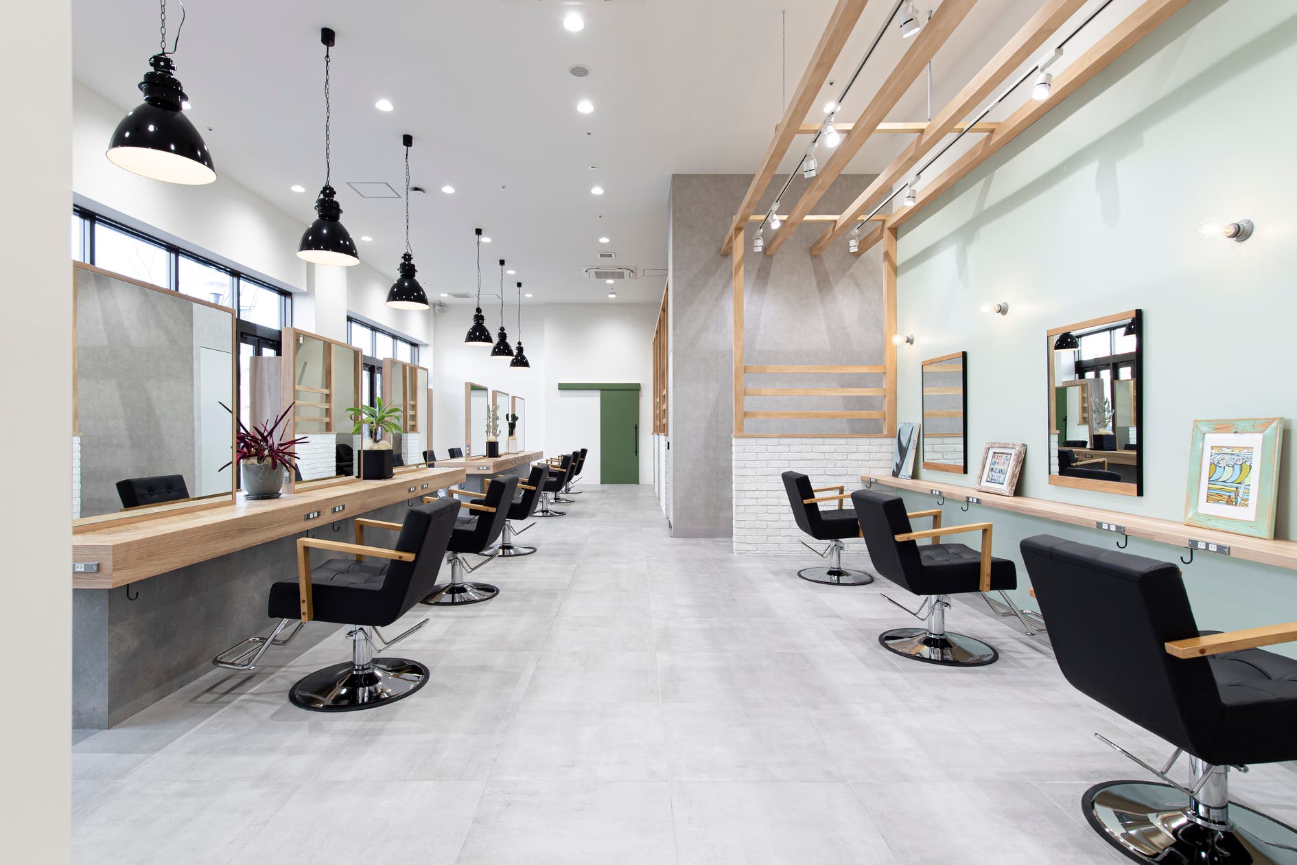 【EARTH 若葉台店】カットオープン席★大型サロンに併設されたレンタルサロン✂︎フリーランス/個人練習/美容業に最適♪の写真2