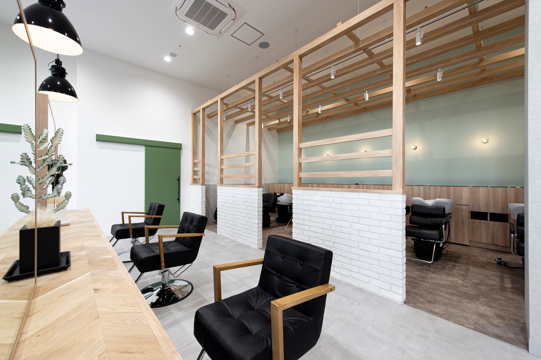 【EARTH 若葉台店】カットオープン席★大型サロンに併設されたレンタルサロン✂︎フリーランス/個人練習/美容業に最適♪の写真4