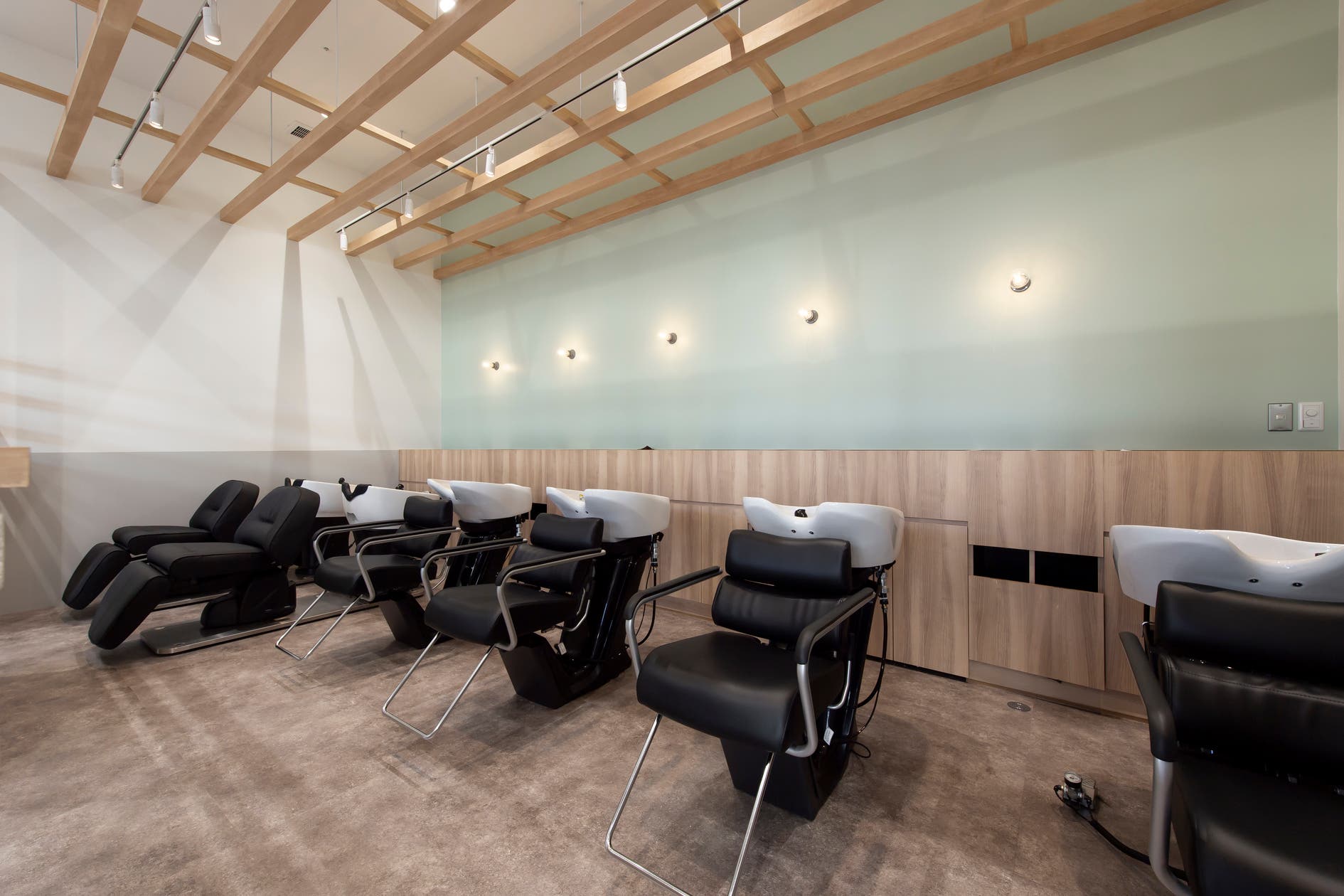 【EARTH 若葉台店】カットオープン席★大型サロンに併設されたレンタルサロン✂︎フリーランス/個人練習/美容業に最適♪の写真9