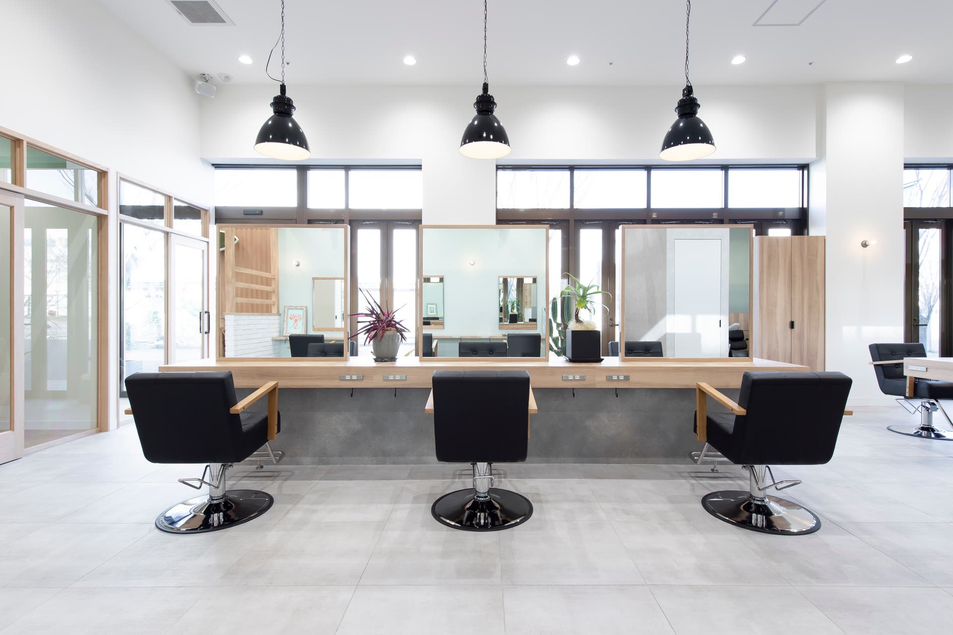 【EARTH 若葉台店】カットオープン席★大型サロンに併設されたレンタルサロン✂︎フリーランス/個人練習/美容業に最適♪の写真8