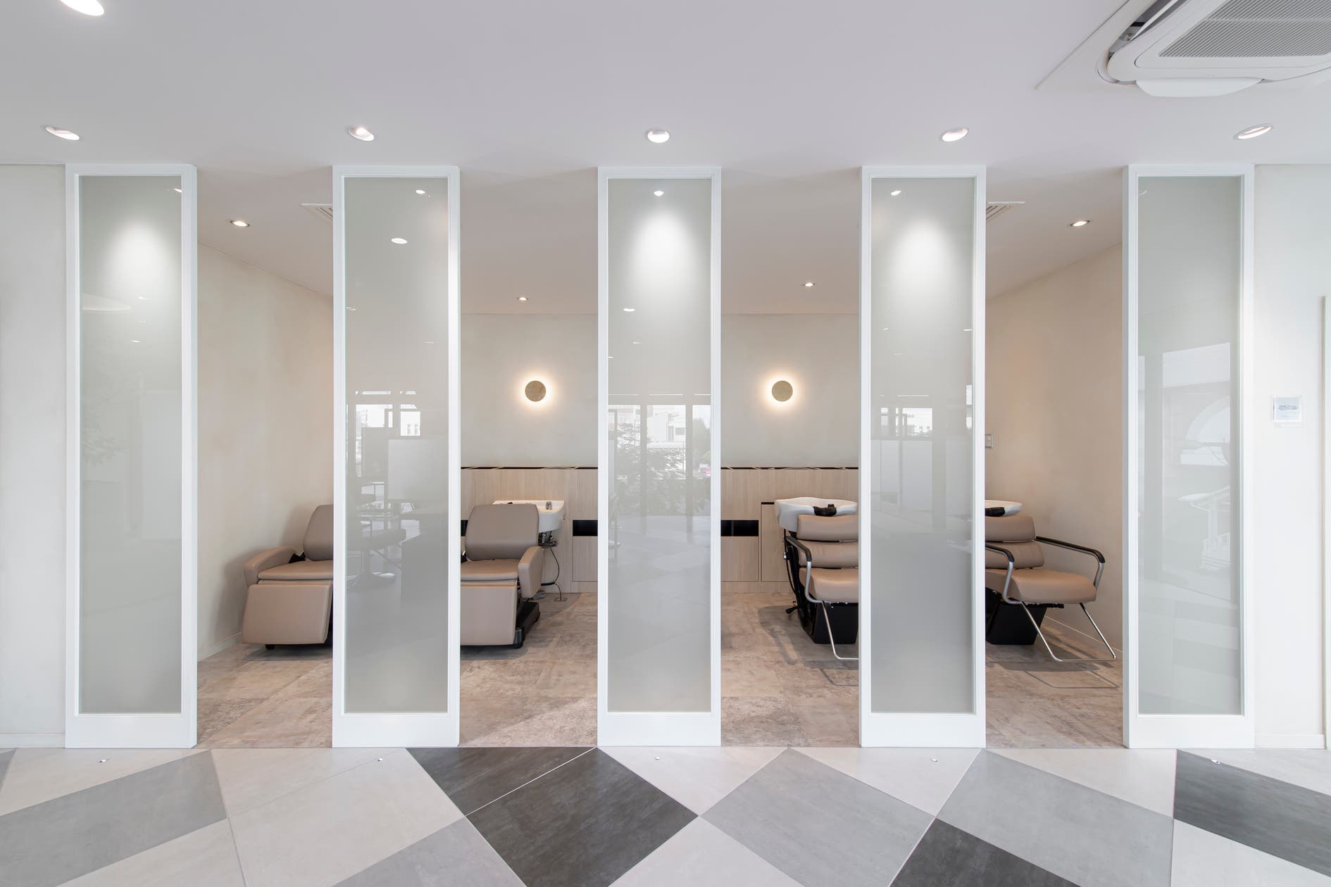 【EARTH 小禄店】カットオープン席★大型サロンに併設されたレンタルサロン✂︎フリーランス/個人練習/美容業に最適♪の写真2