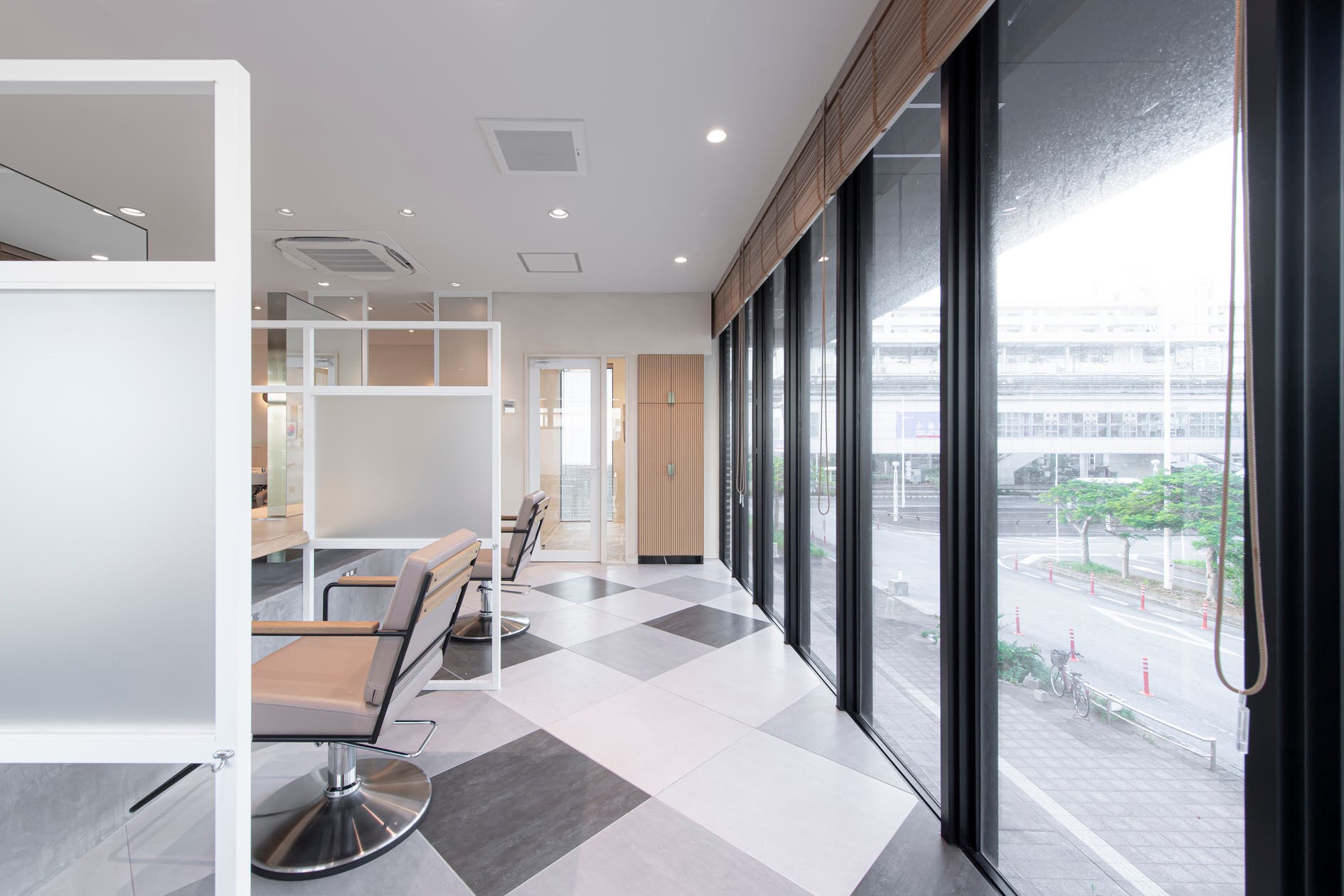 【EARTH 小禄店】カットオープン席★大型サロンに併設されたレンタルサロン✂︎フリーランス/個人練習/美容業に最適♪の写真3