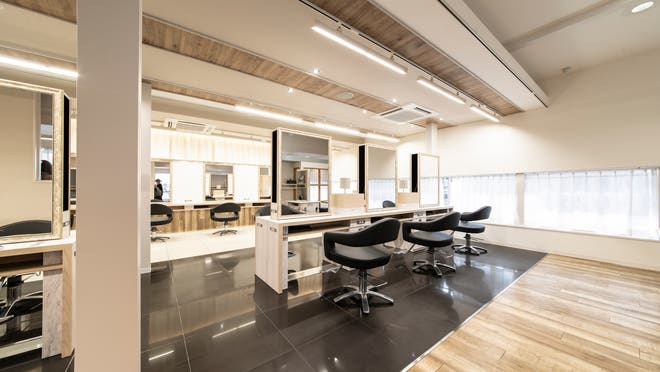 【EARTH 北九州八幡西店】カットオープン席★大型サロンに併設されたレンタルサロン✂︎フリーランス/個人練習/美容業に最適♪の写真1