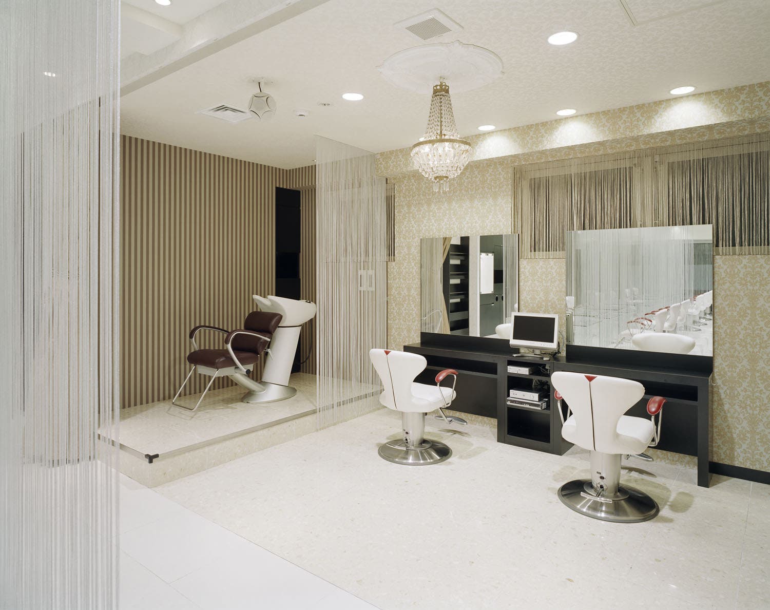 【EARTH 本八幡店】カットオープン席★大型サロンに併設されたレンタルサロン✂︎フリーランス/個人練習/美容業に最適♪の写真5