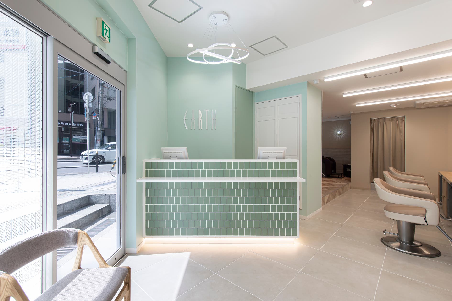 【EARTH 上本町店】カットオープン席★大型サロンに併設されたレンタルサロン✂︎フリーランス/個人練習/美容業に最適♪の写真5
