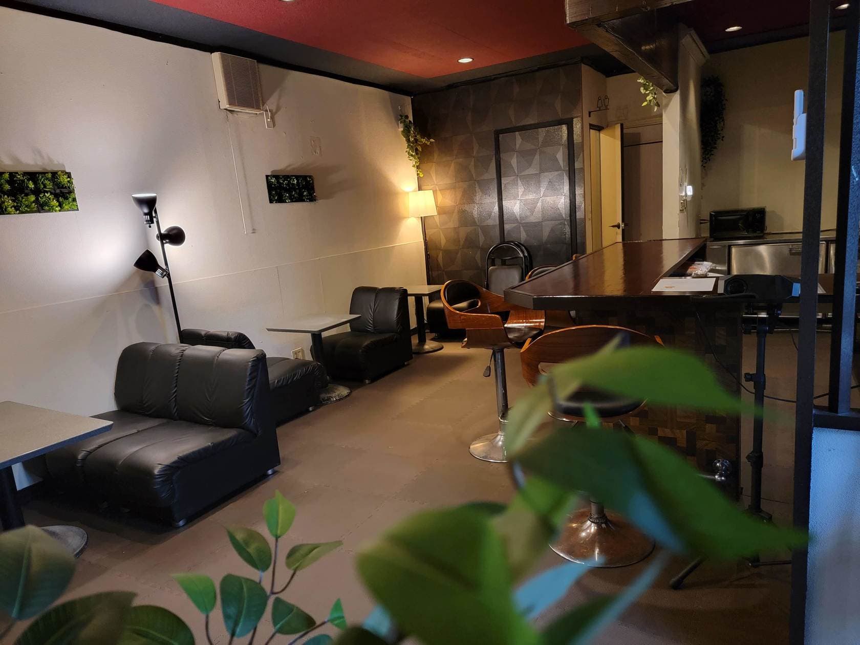 貸し切りカフェやバーのように使えます。コンビニ徒歩2分。プロジェクター・Wi-Fiあり。会議・推し活などに。男衾駅徒歩15分。の写真2