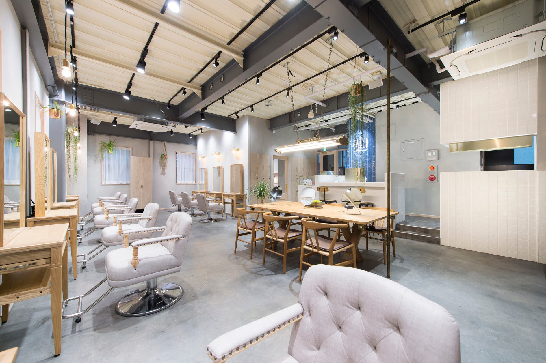 【EARTH 川越店】カットオープン席★大型サロンに併設されたレンタルサロン✂︎フリーランス/個人練習/美容業に最適♪の写真2