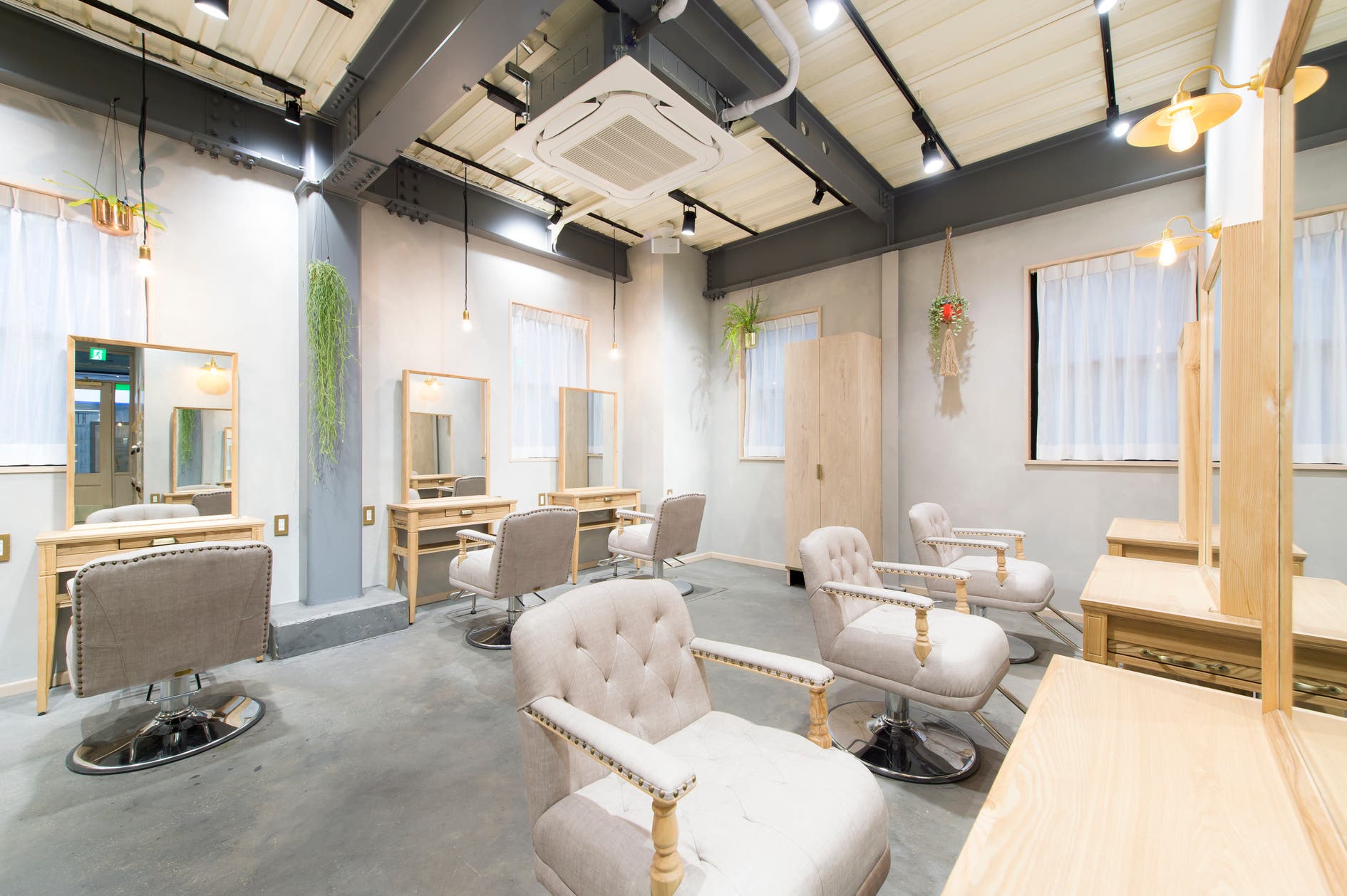 【EARTH 川越店】カットオープン席★大型サロンに併設されたレンタルサロン✂︎フリーランス/個人練習/美容業に最適♪の写真1