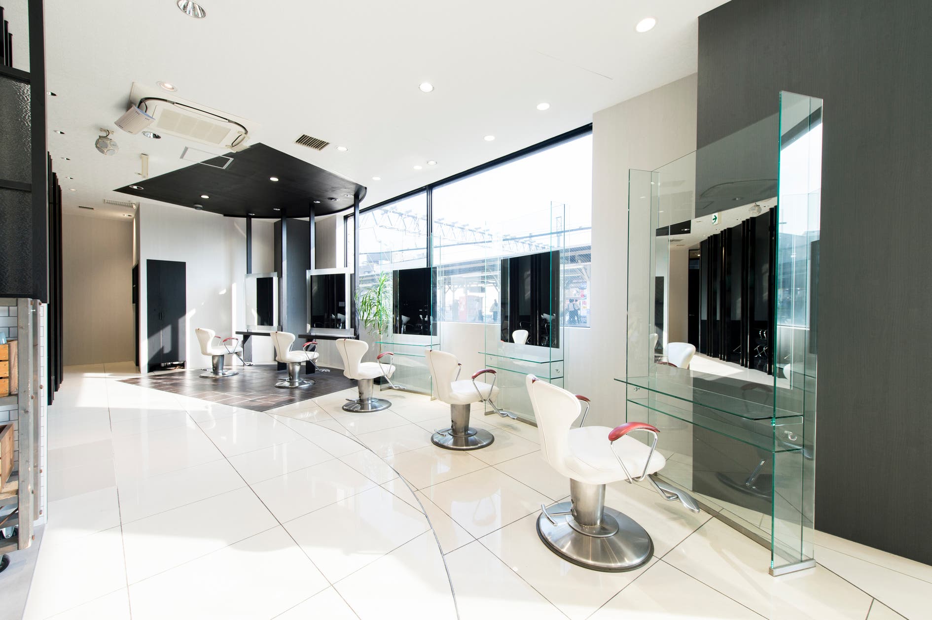 【EARTH 花小金井店】カットオープン席★大型サロンに併設されたレンタルサロン✂︎フリーランス/個人練習/美容業に最適♪の写真5