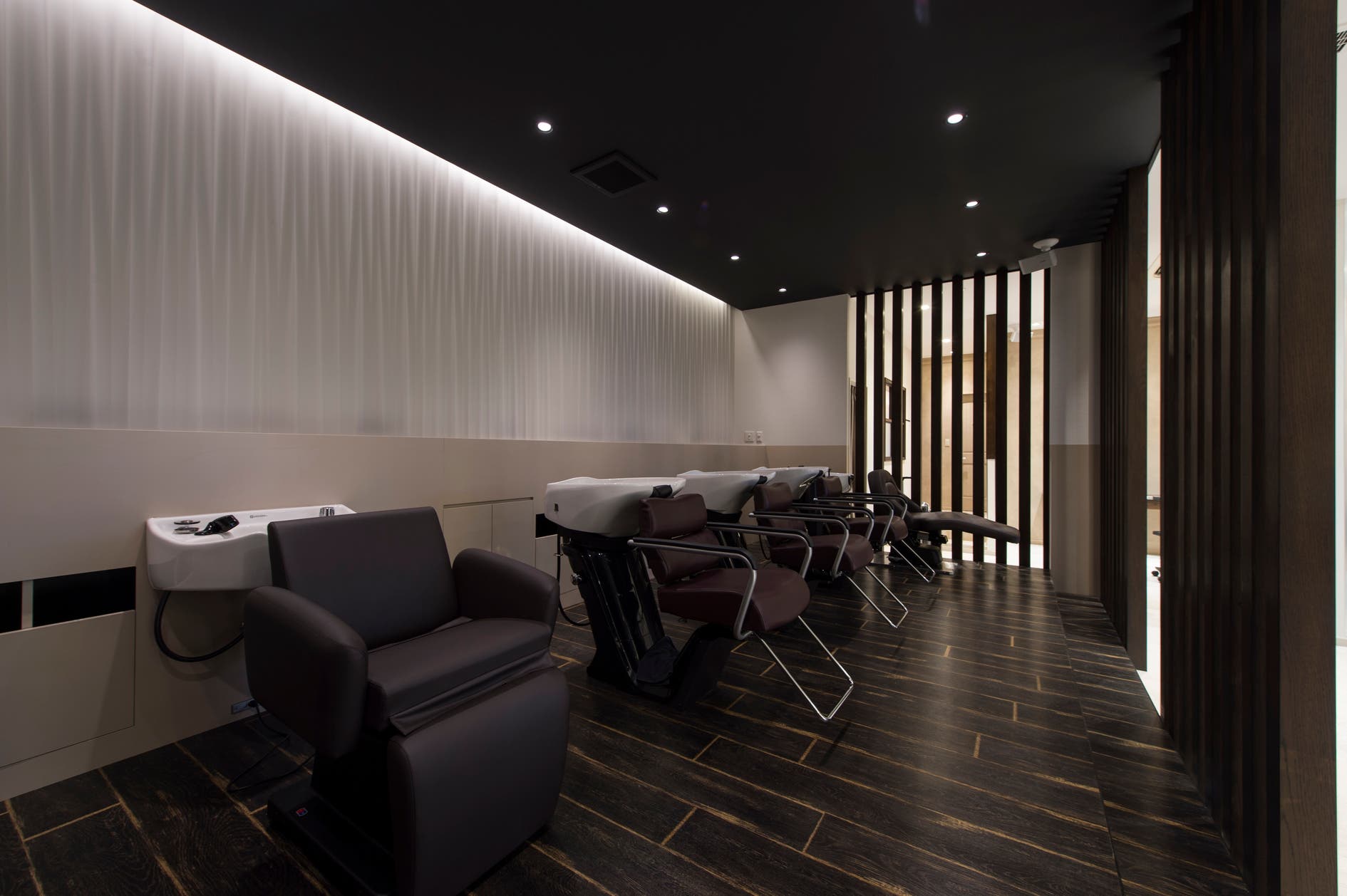 【EARTH 掛川店】カットオープン席★大型サロンに併設されたレンタルサロン✂︎フリーランス/個人練習/美容業に最適♪の写真2