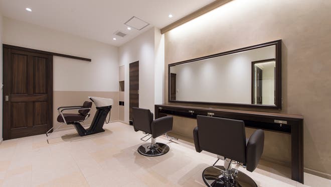 【EARTH 掛川店】カット個室席★大型サロンに併設されたレンタルサロン✂︎フリーランス/個人練習/美容業に最適♪の写真1