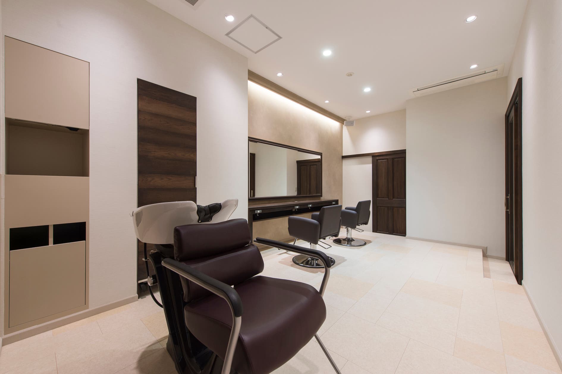 【EARTH 掛川店】カット個室席★大型サロンに併設されたレンタルサロン✂︎フリーランス/個人練習/美容業に最適♪の写真2