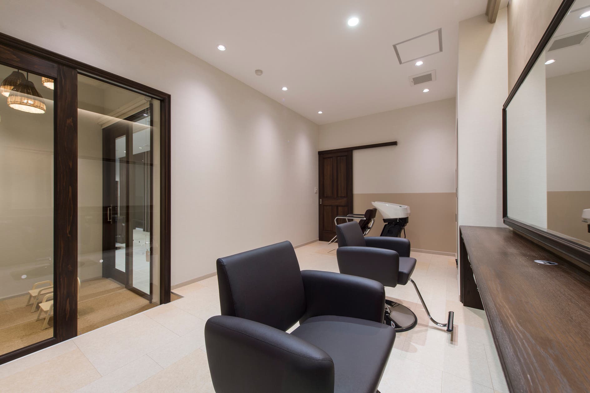 【EARTH 掛川店】カット個室席★大型サロンに併設されたレンタルサロン✂︎フリーランス/個人練習/美容業に最適♪の写真4